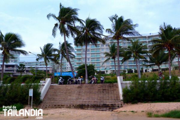 La pequeña playa de Bai da ong dia en Vietnam